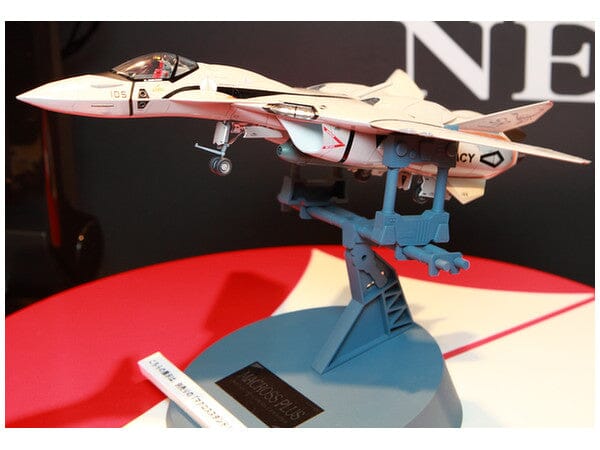 Macross Plus VF-11B Thunderbolt 1/72 Scale Model Kit – USA Gundam Store